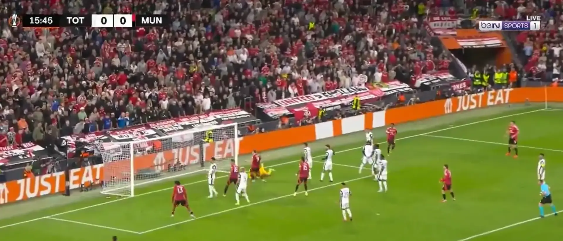 🤯 Man Utd bench's reaction spotted as Amad misses HUGE chance vs Spurs ...