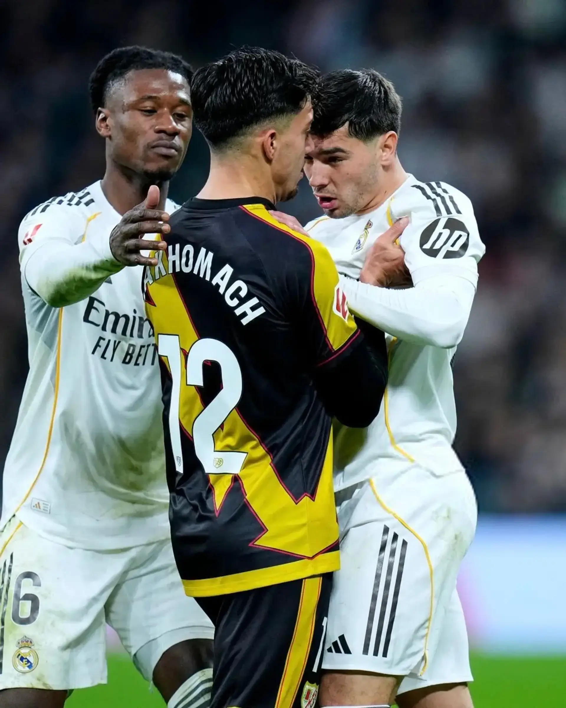 Brahim Díaz casi llega a las manos con su compatriota marroquí Ilias ...
