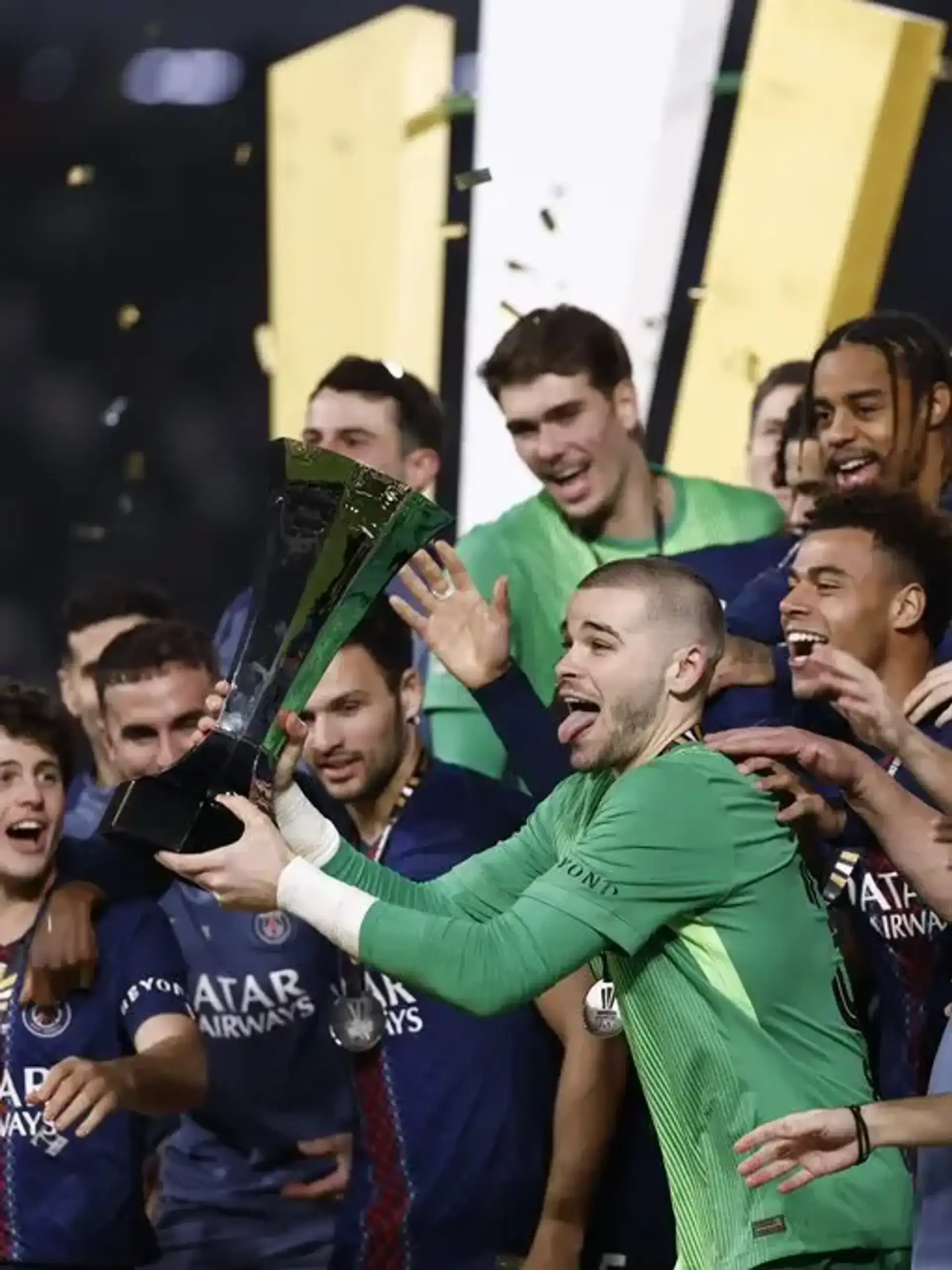 10 superb photos of PSG players celebrating their French Super Cup ...