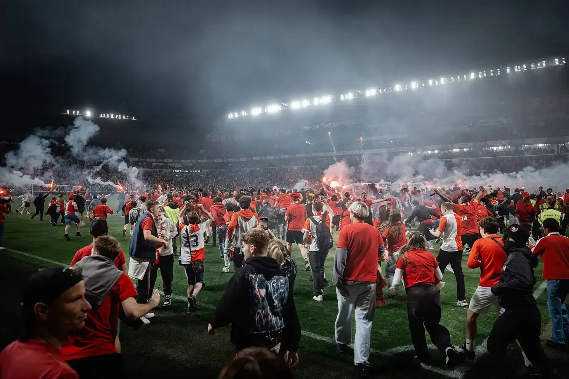 Slavia Prague fans storm pitch to celebrate title BEFORE final whistle ...