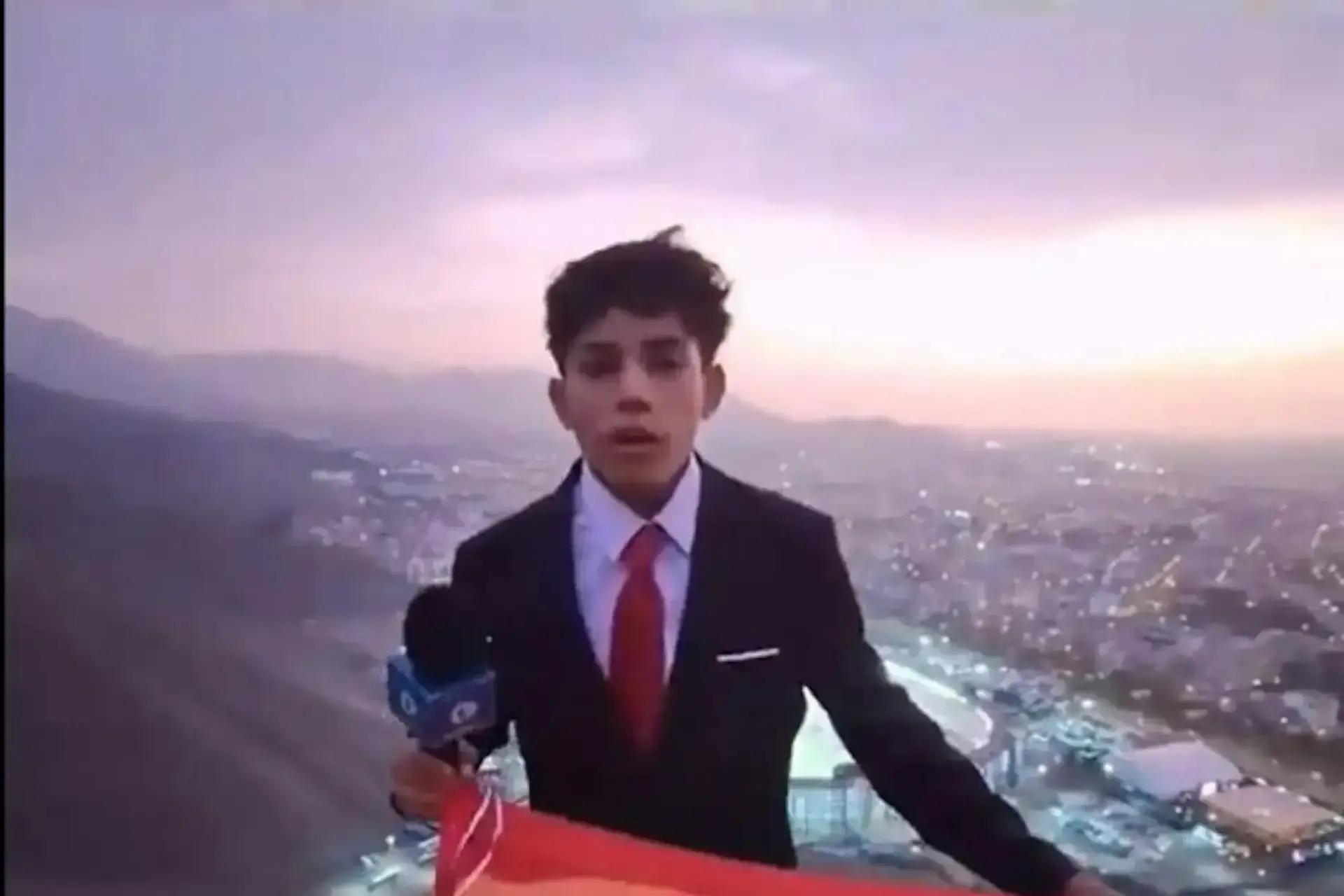 15-year-old boy climbs a hill to commentate Copa Libertadores final ...