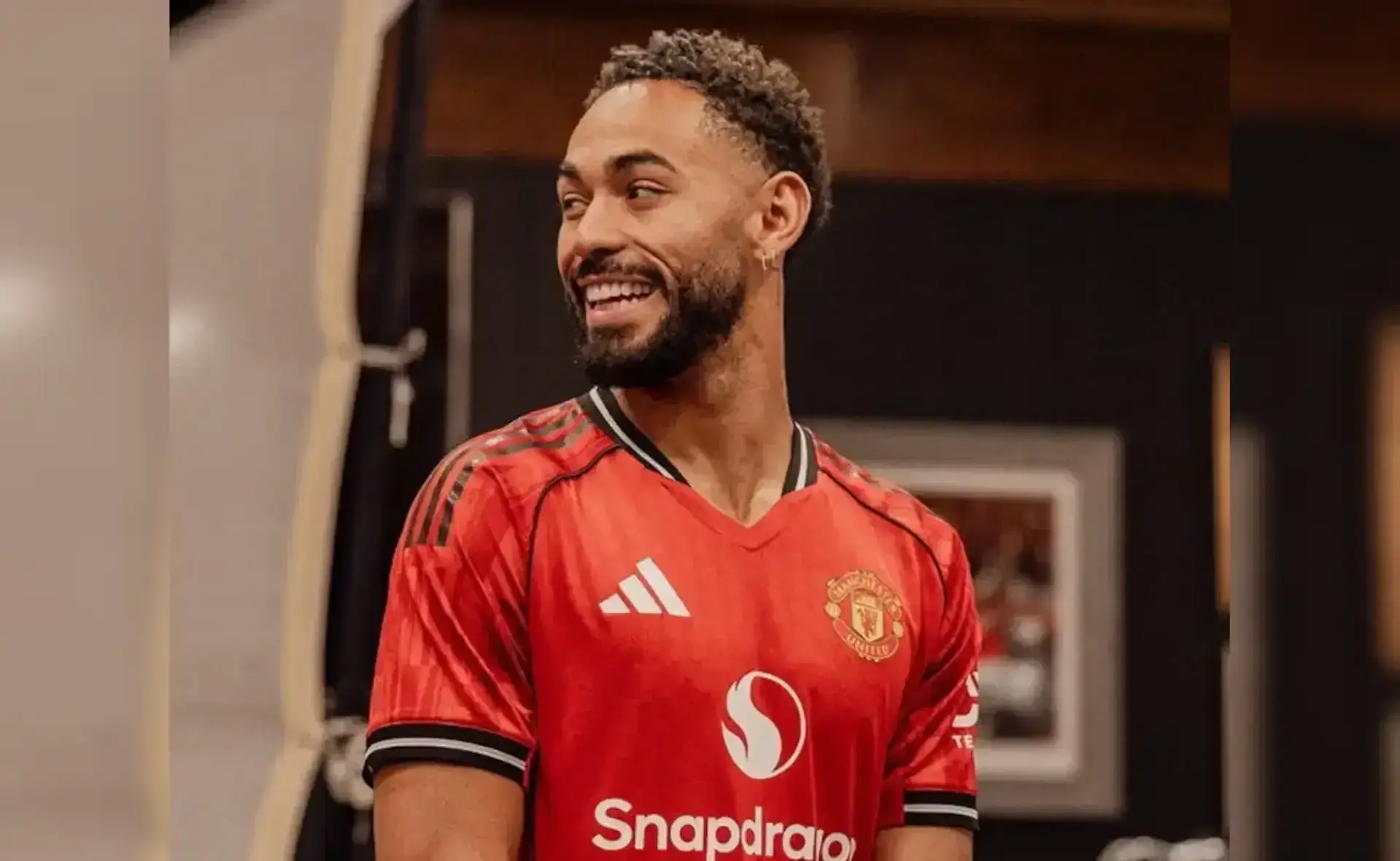 Una estrella del Manchester United se unirá al actor Sam Aston para ...