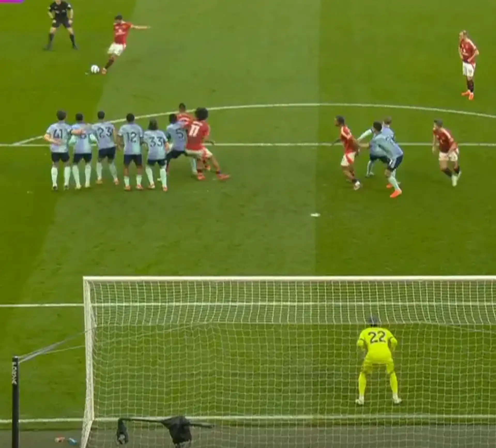 'Raya looks like a midget in goal': Fans slam Arsenal keeper's ...